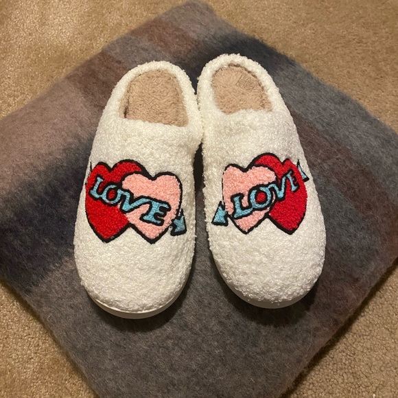 Unbranded | Shoes | Cozy Love Heart Arrow Slippers Valentines Day ...
